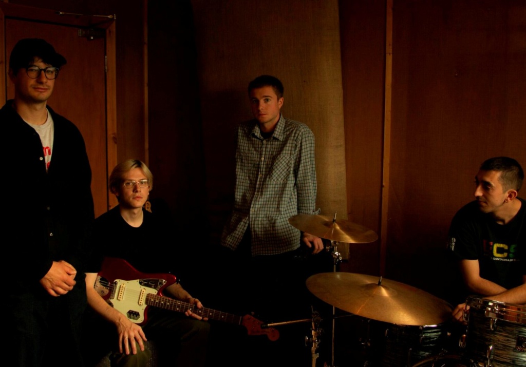 O Slowcore renasce em ‘Return’, estreia do quarteto Deathcrash; OUÇA ...